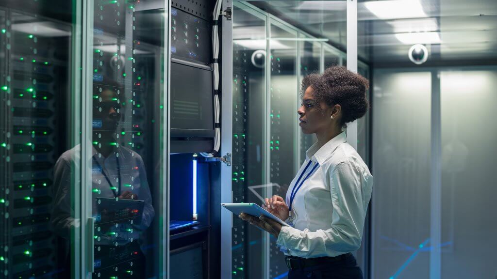 6 Tips to Overcome Challenges In Data Centre Management - Corporate ...